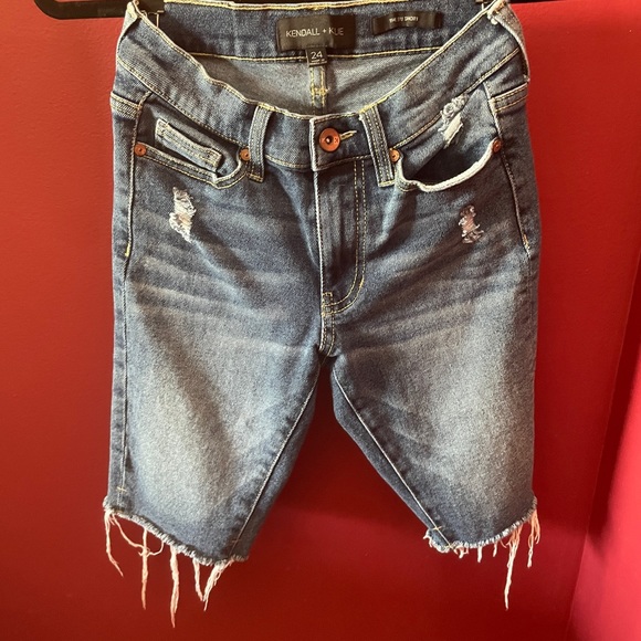 Kendall & Kylie | Shorts | Kendall Kylie Size 24 Blue Bu Short Distress ...